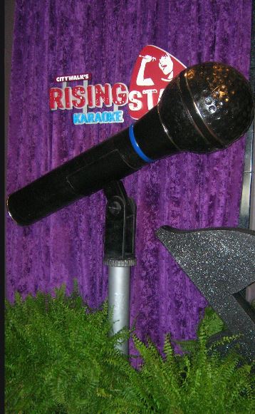 Oversized Microphone – LB Event Decor